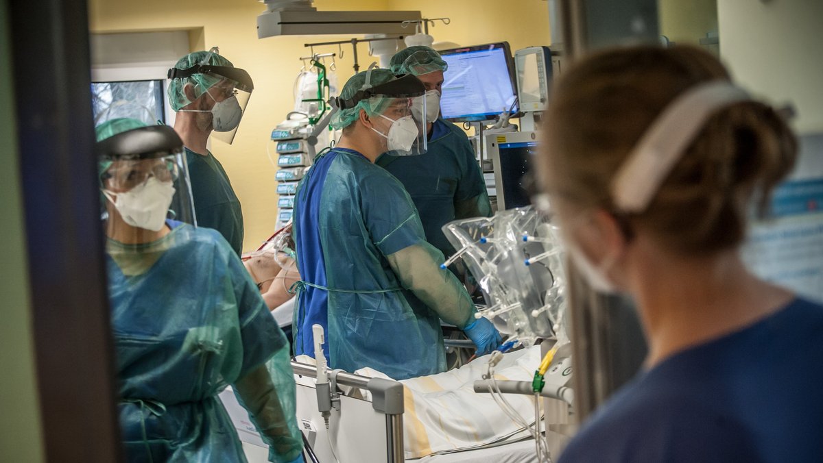 Einblick auf die COVID-Intensivstation | Klinikum Leverkusen